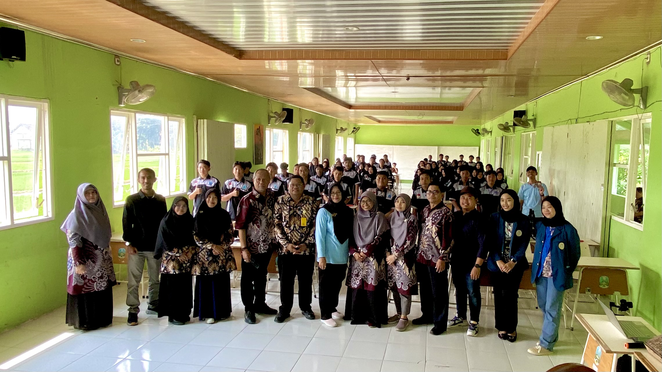 Rintis Kreator Konten di SMKN Rengel, Matematika Unair Gandeng Tim ...